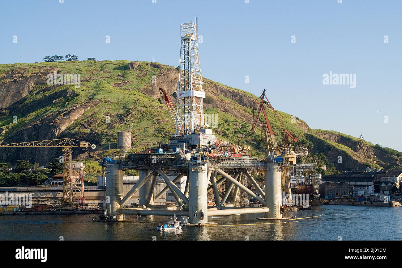 Oil rig platform and south america hi-res stock photography and images ...