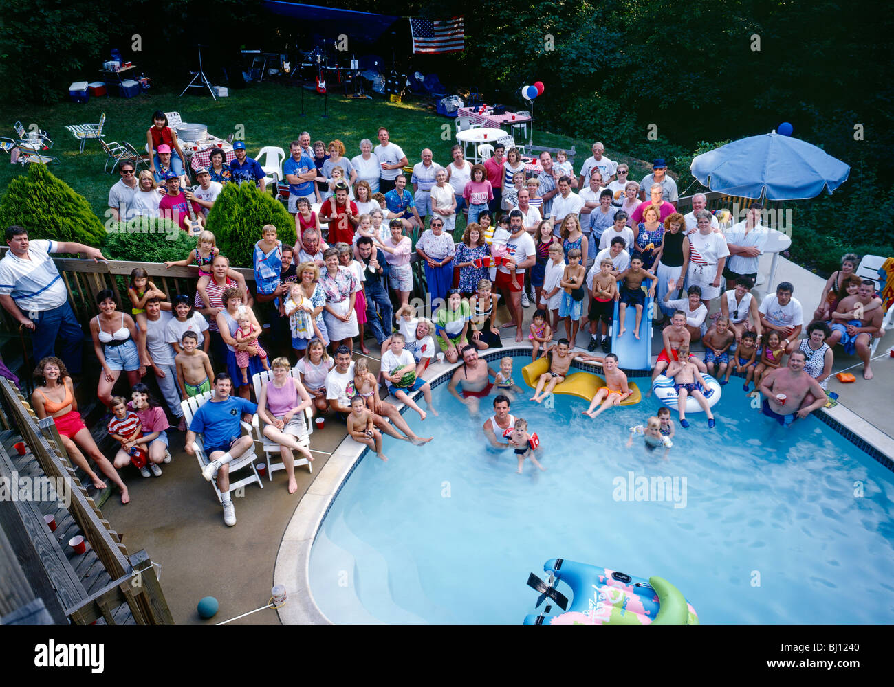 Party gathering large group of people hi-res stock photography and ...