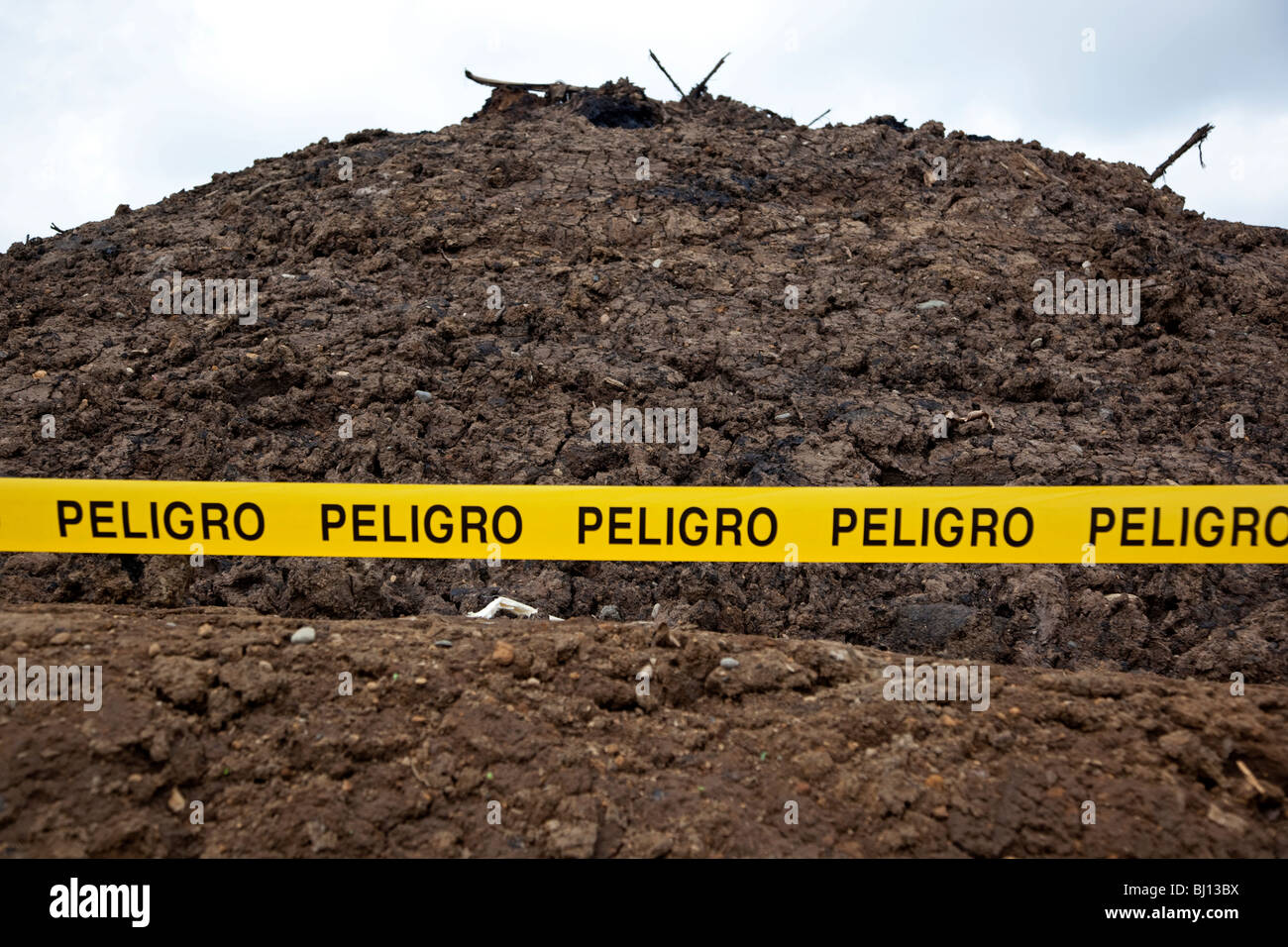 Oil waste pits and pipes in the Ecuadorian Amazon created by Texaco Oil ...