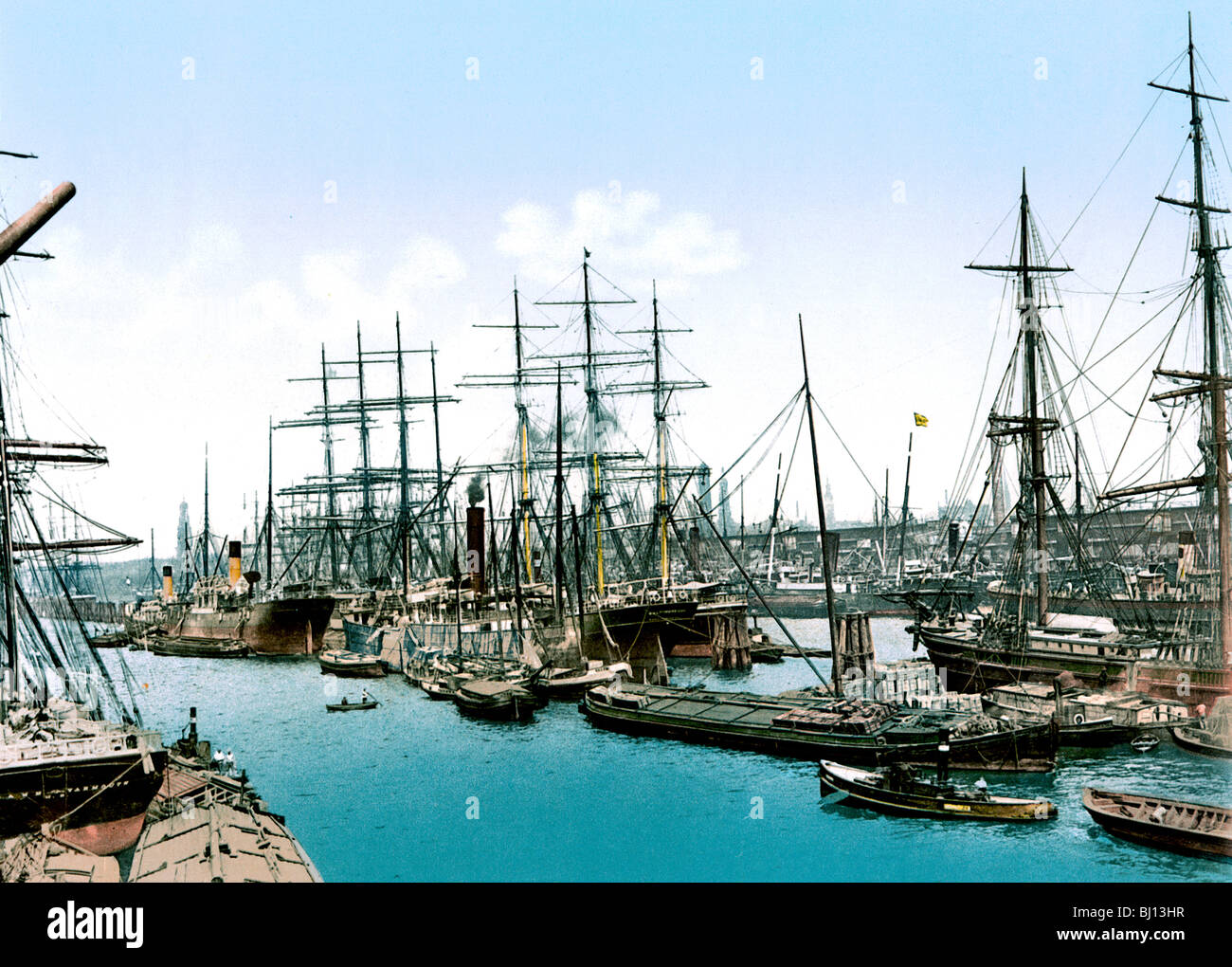 Hamburg harbour 1900 hi-res stock photography and images - Alamy