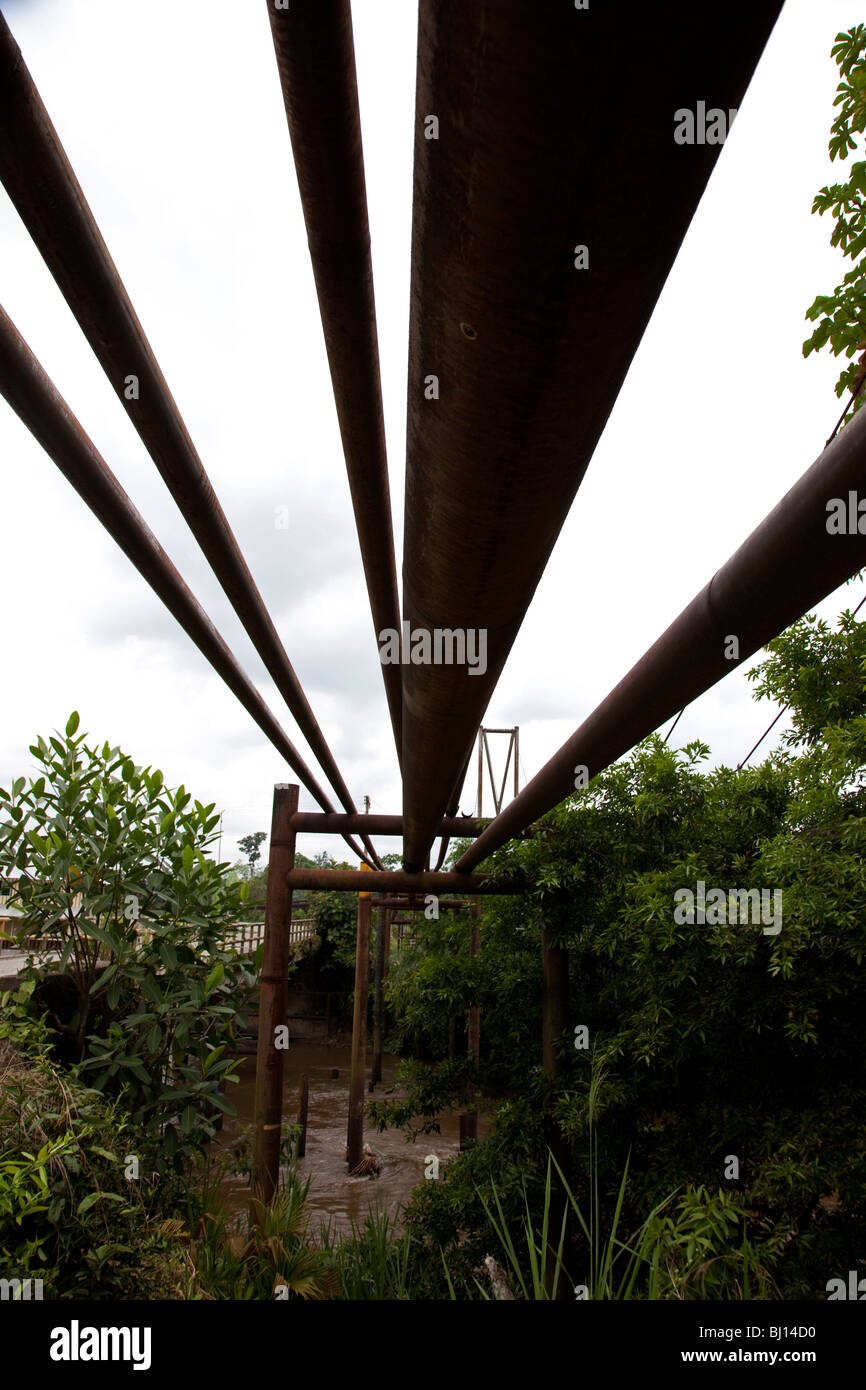 Oil waste pits and pipes in the Ecuadorian Amazon created by Texaco Oil ...