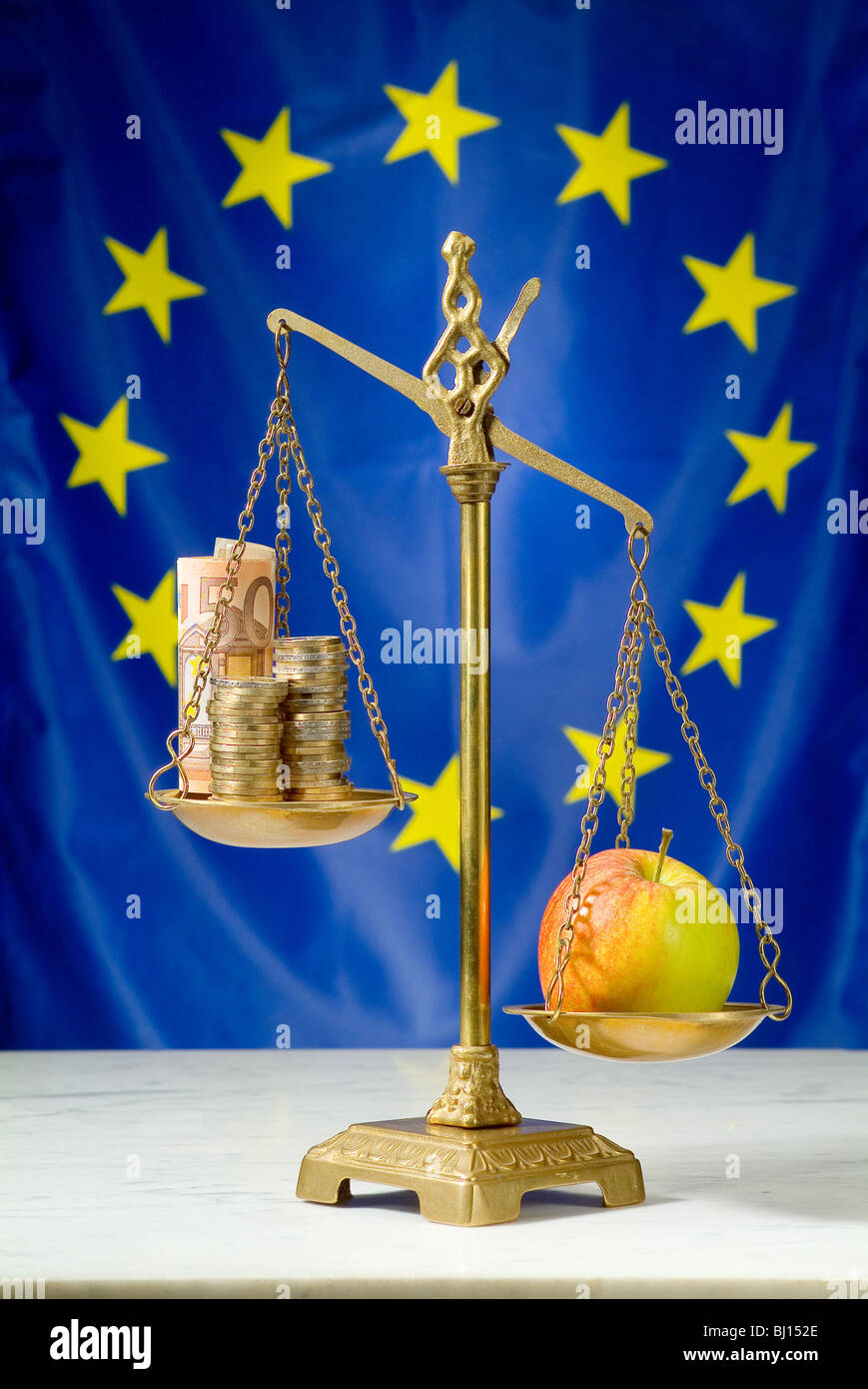 Balance Scale Unbalanced Stock Photos & Balance Scale Unbalanced Stock ...