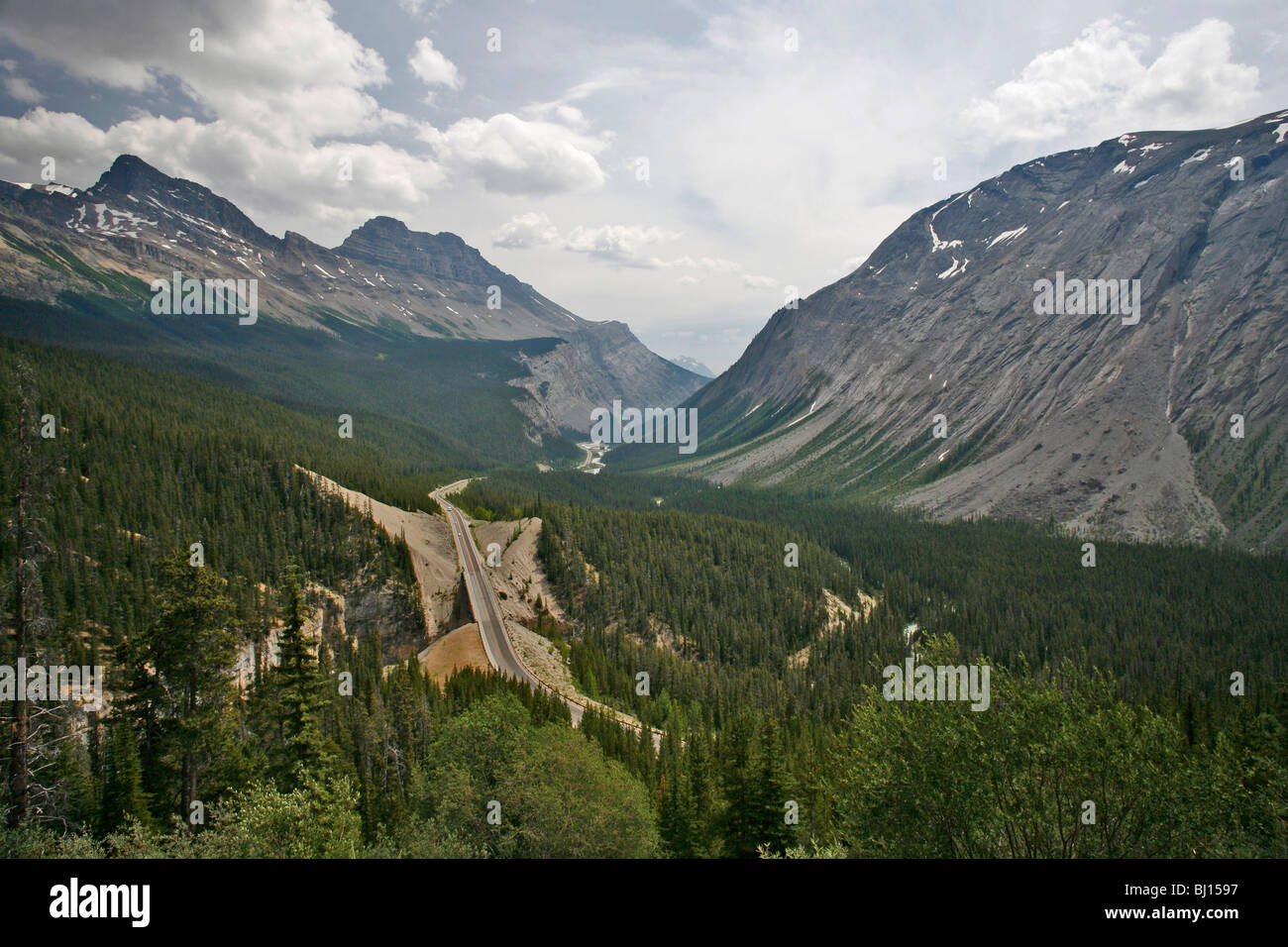 The Icefields Parkway route between Banff and Jasper, Banff National ...