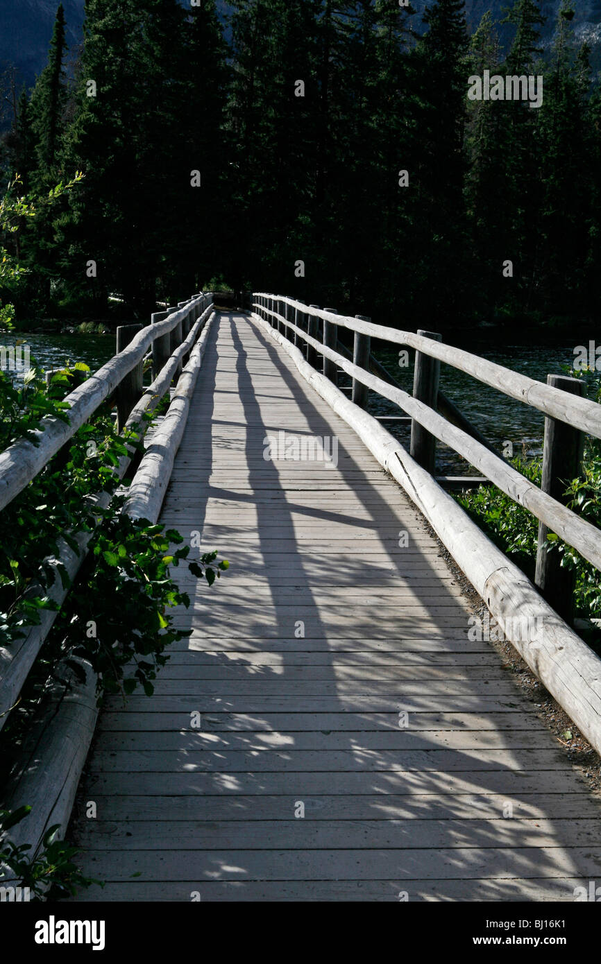 Wooden pedestrian bridge by Pyramid Lake, Jasper National Park, Alberta ...