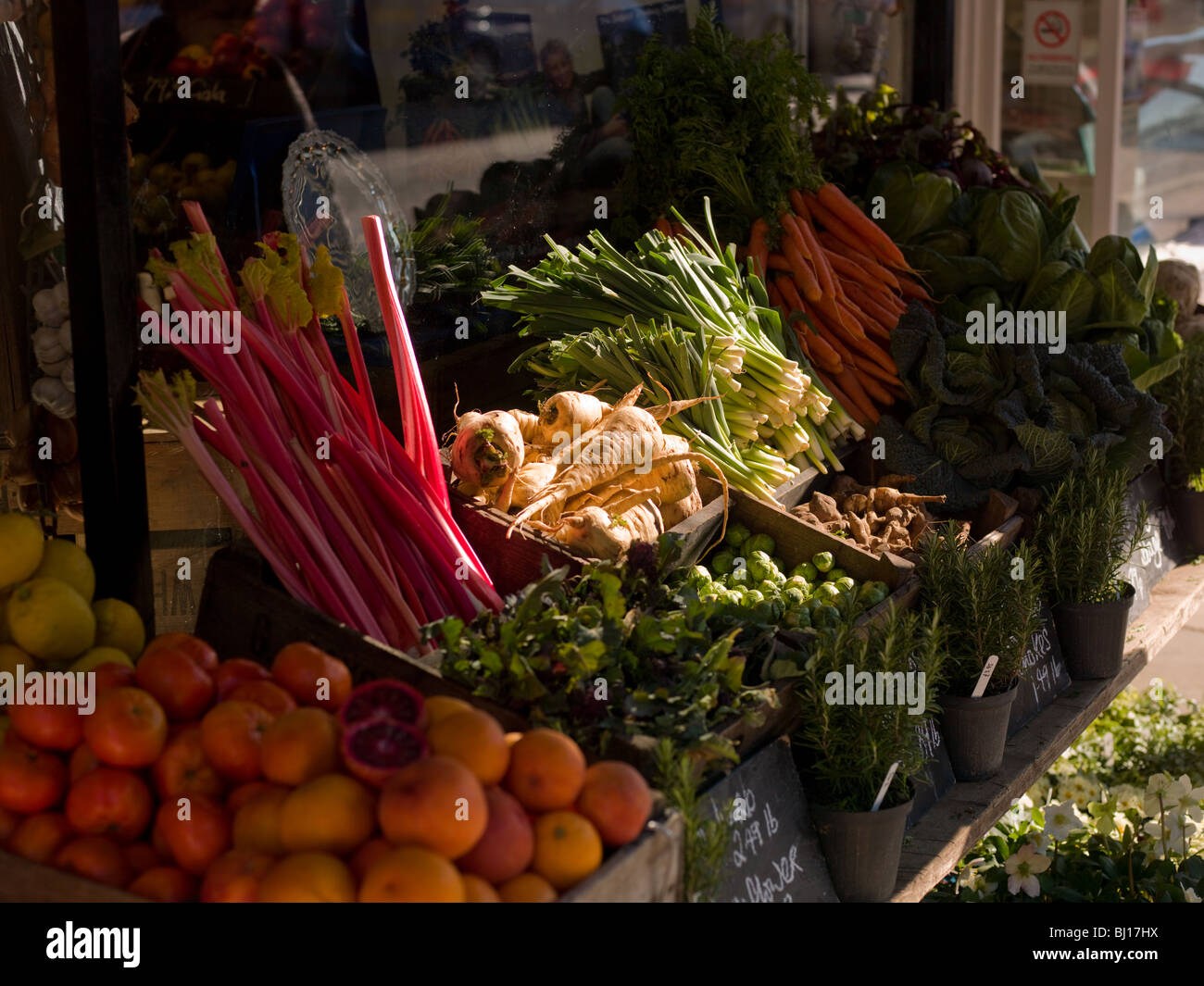 Green grocer display hi-res stock photography and images - Alamy