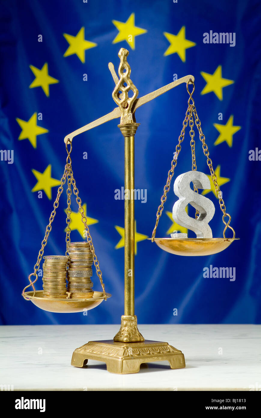 Weighing scale coins hi-res stock photography and images - Alamy