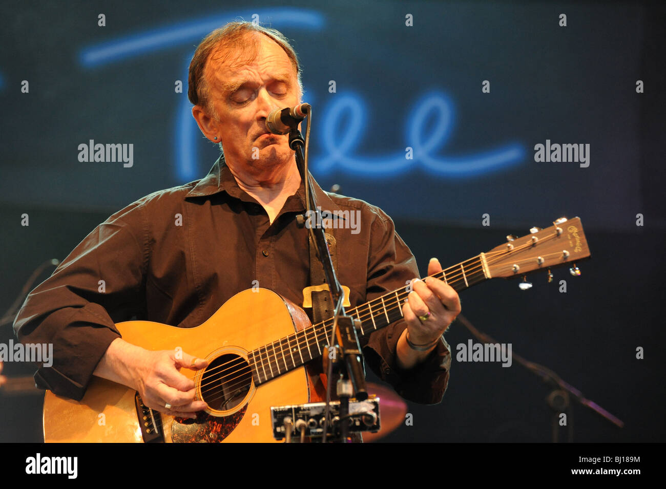 Martin Carthy performing with The Imagined village at the Larmer Tree ...