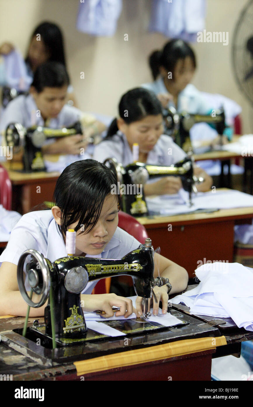 Sewing machines hi-res stock photography and images - Alamy