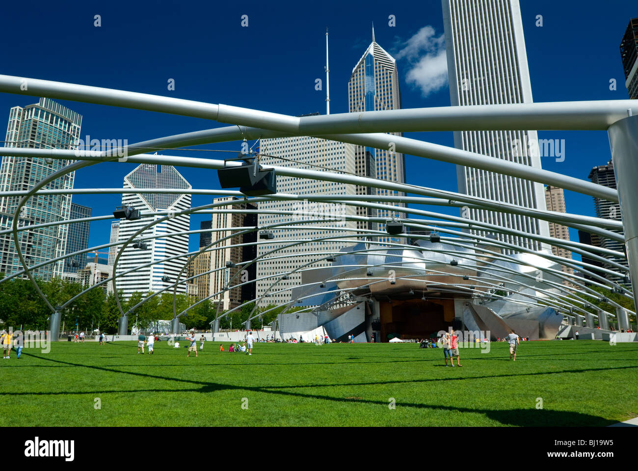 Frank gehry jay pritzker pavilion hi-res stock photography and images ...