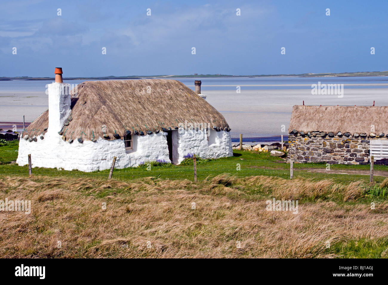 Cottage with white washed wall hi-res stock photography and images - Alamy