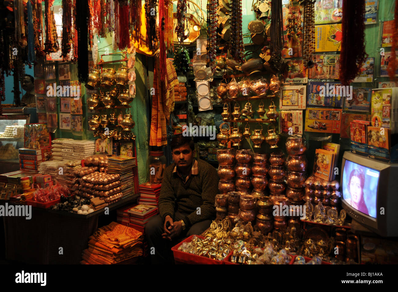 Tacky souvenirs hi-res stock photography and images - Alamy