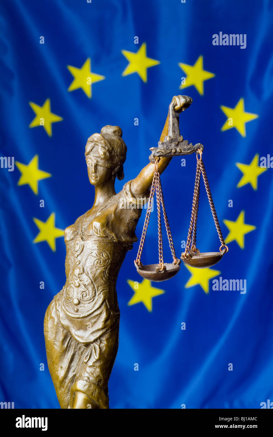 Justice statue eu flag hi-res stock photography and images - Alamy