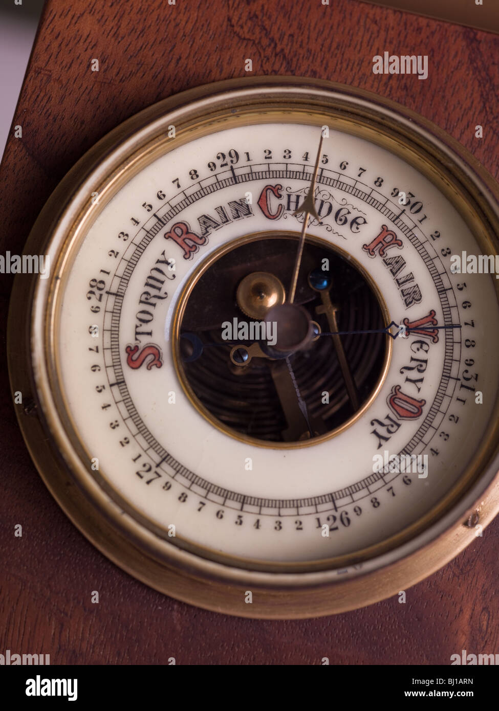 Barometer rising hi-res stock photography and images - Alamy