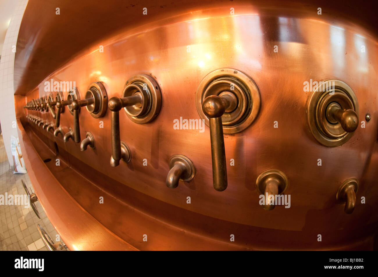 Copper beer taps hi-res stock photography and images - Alamy