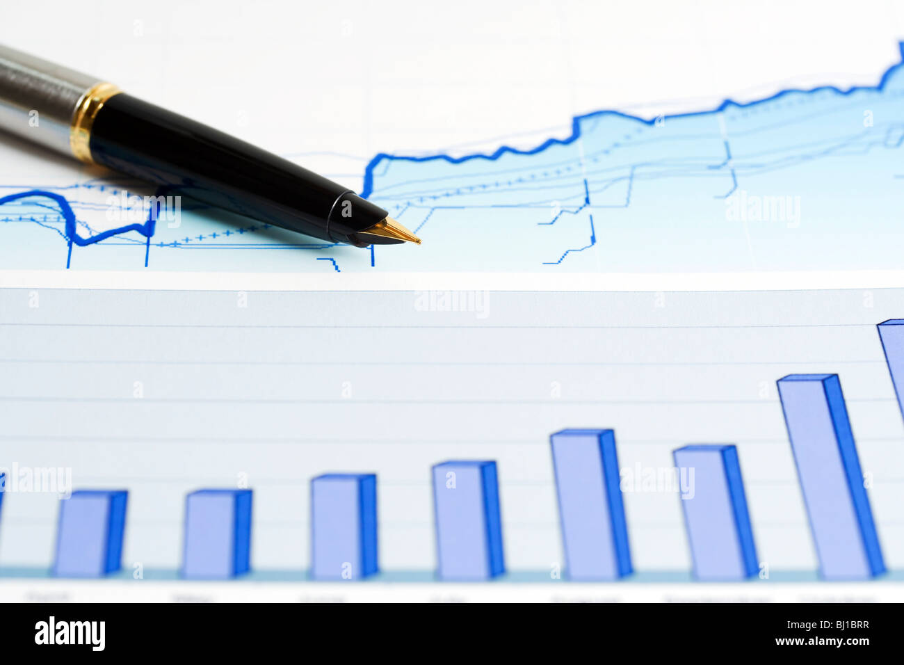 Sales monitoring hi-res stock photography and images - Alamy