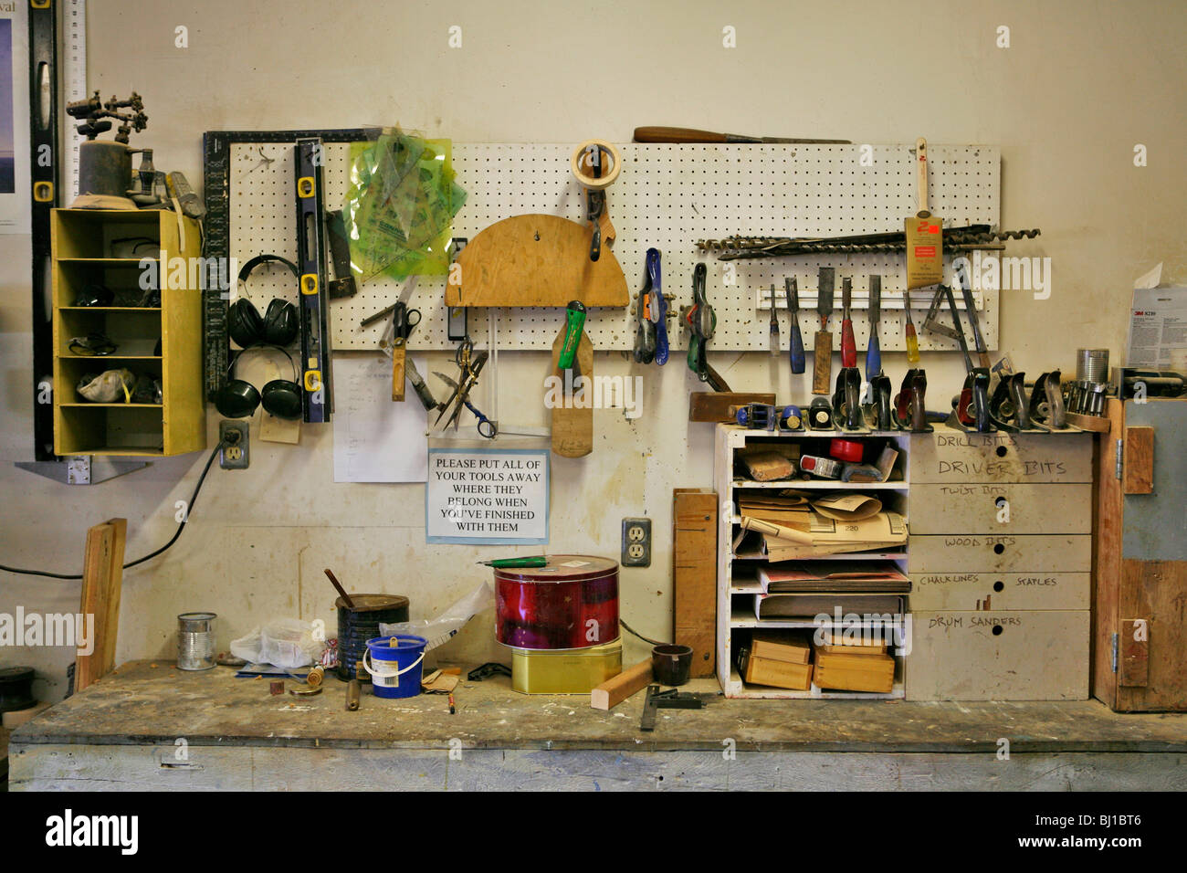 Messy workshop bench tools hi-res stock photography and images - Alamy