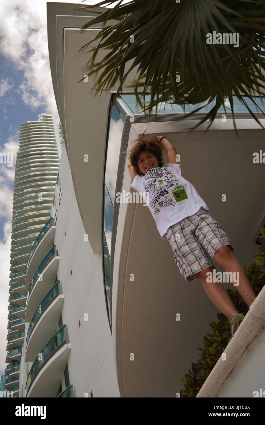 Keeping the building upright Stock Photo - Alamy