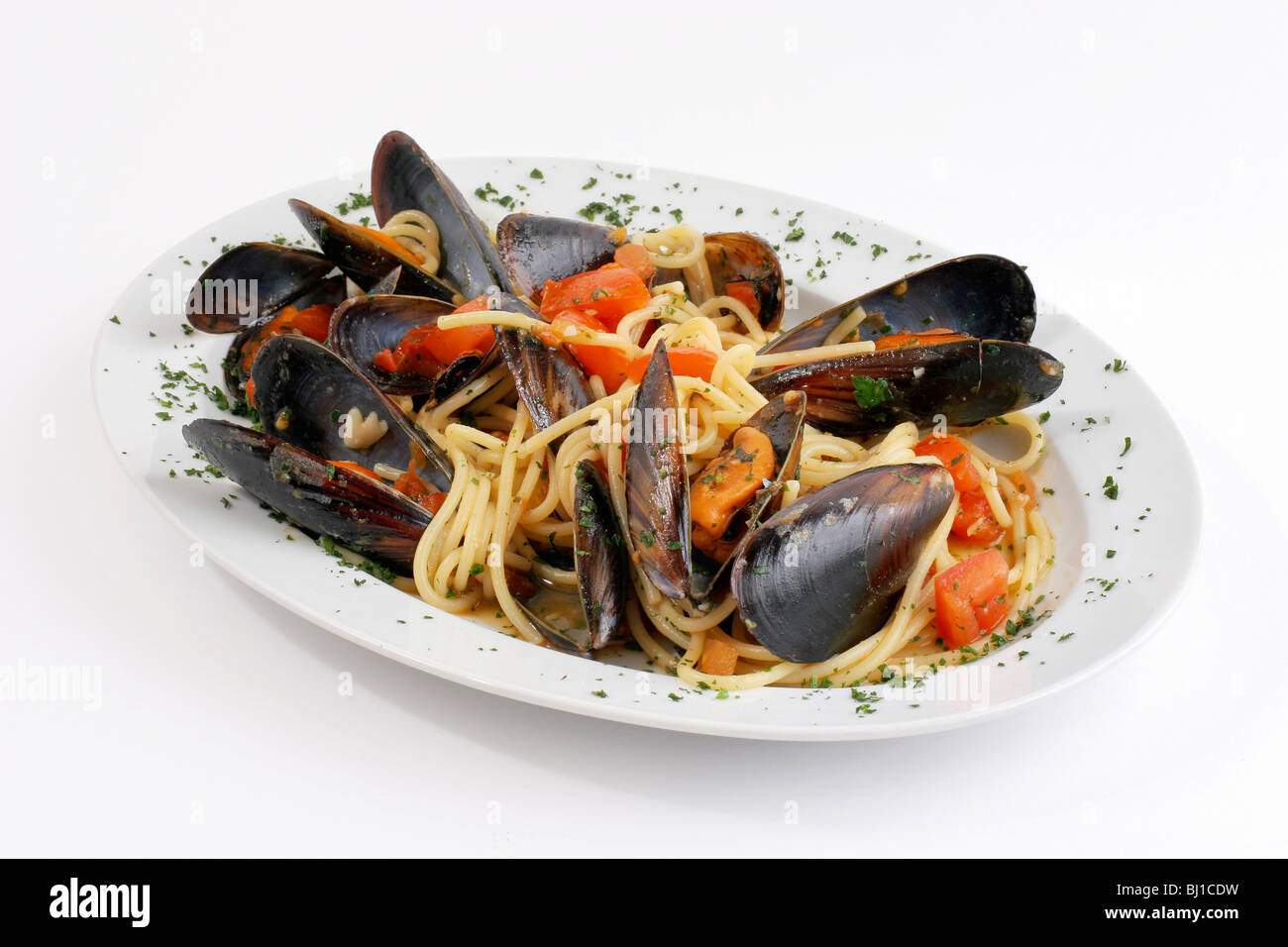 Pasta with mussels - traditional italian food Stock Photo - Alamy