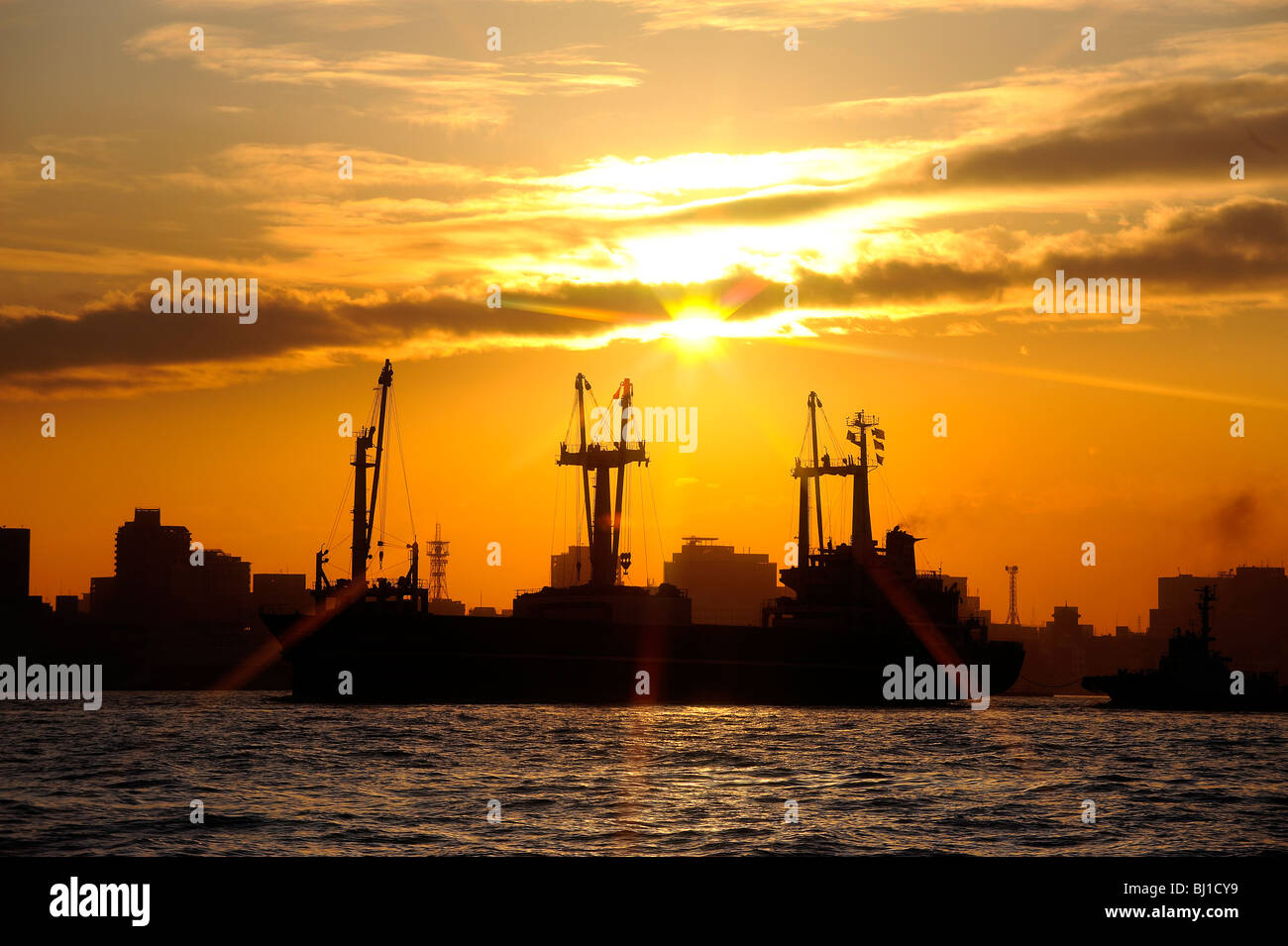 Japan port cargo vessels hi-res stock photography and images - Alamy