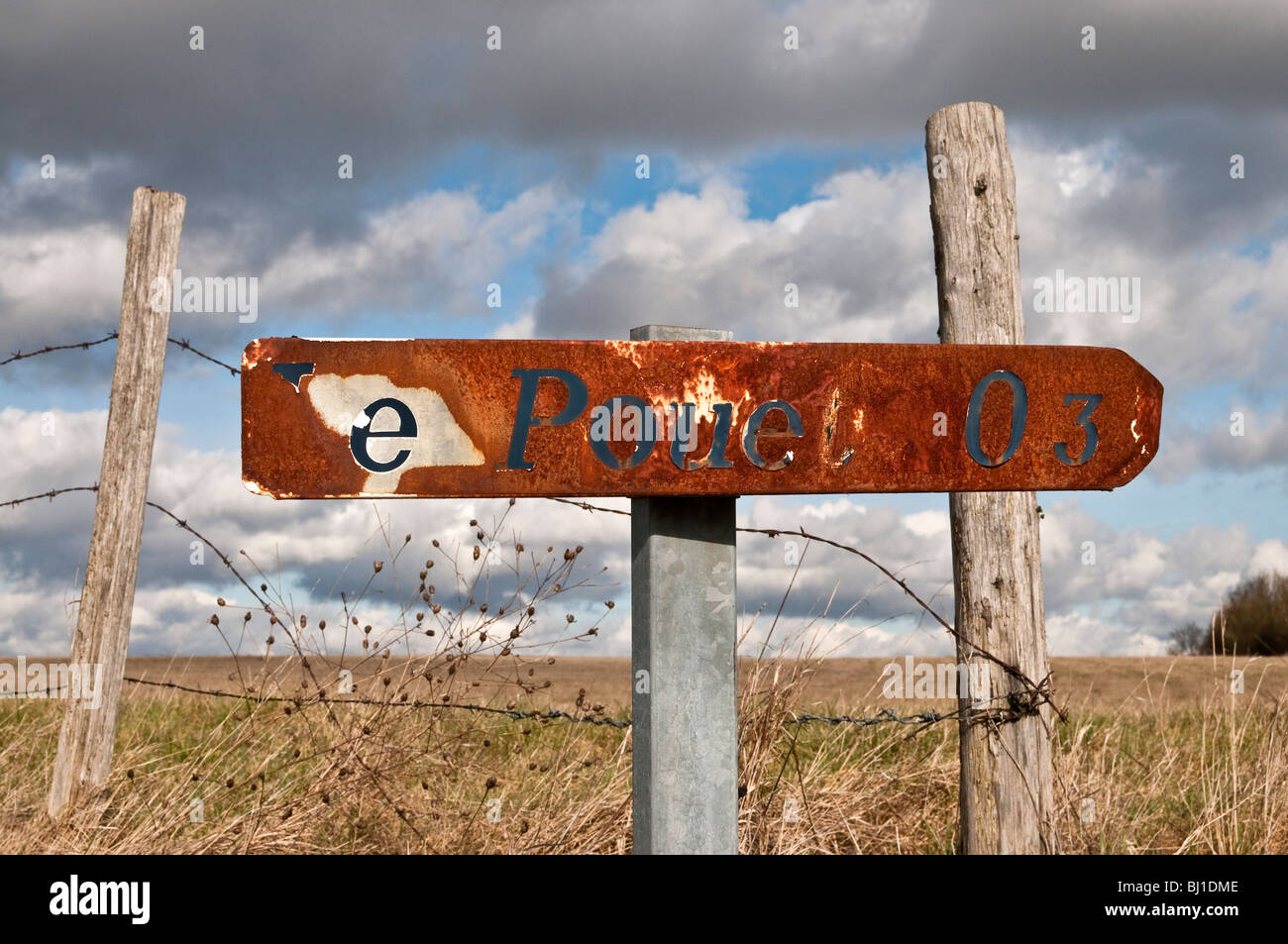 Rusty metal sign hi-res stock photography and images - Alamy