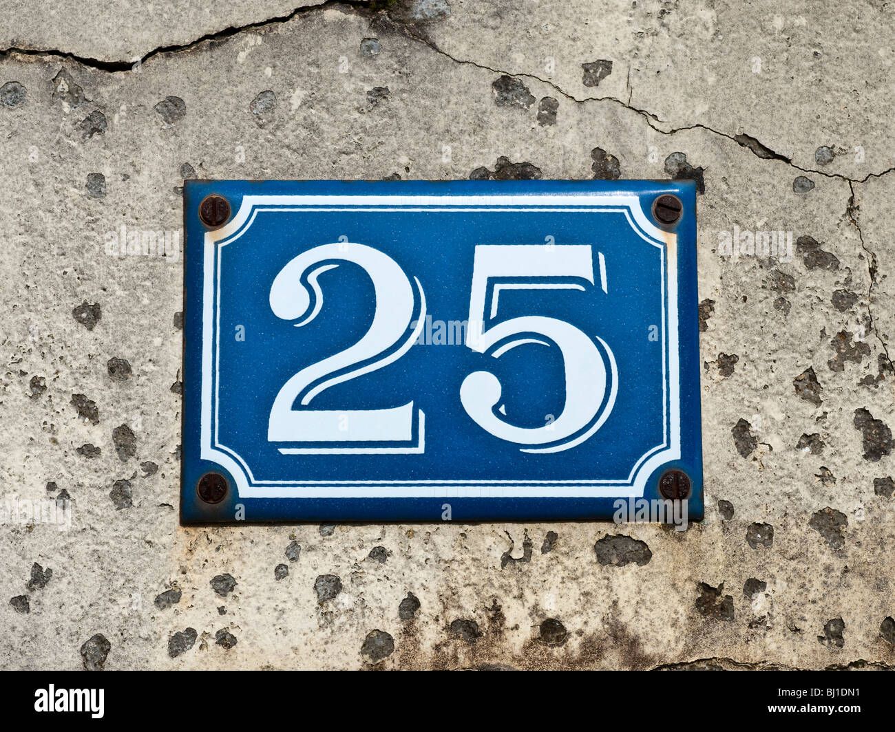 Enameled 25 house number - Indre, France Stock Photo - Alamy