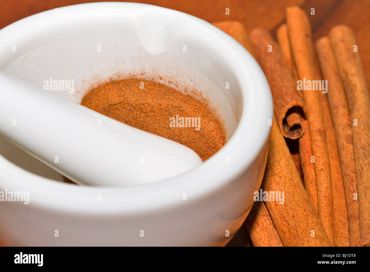 Ground cinnamon hi-res stock photography and images - Alamy
