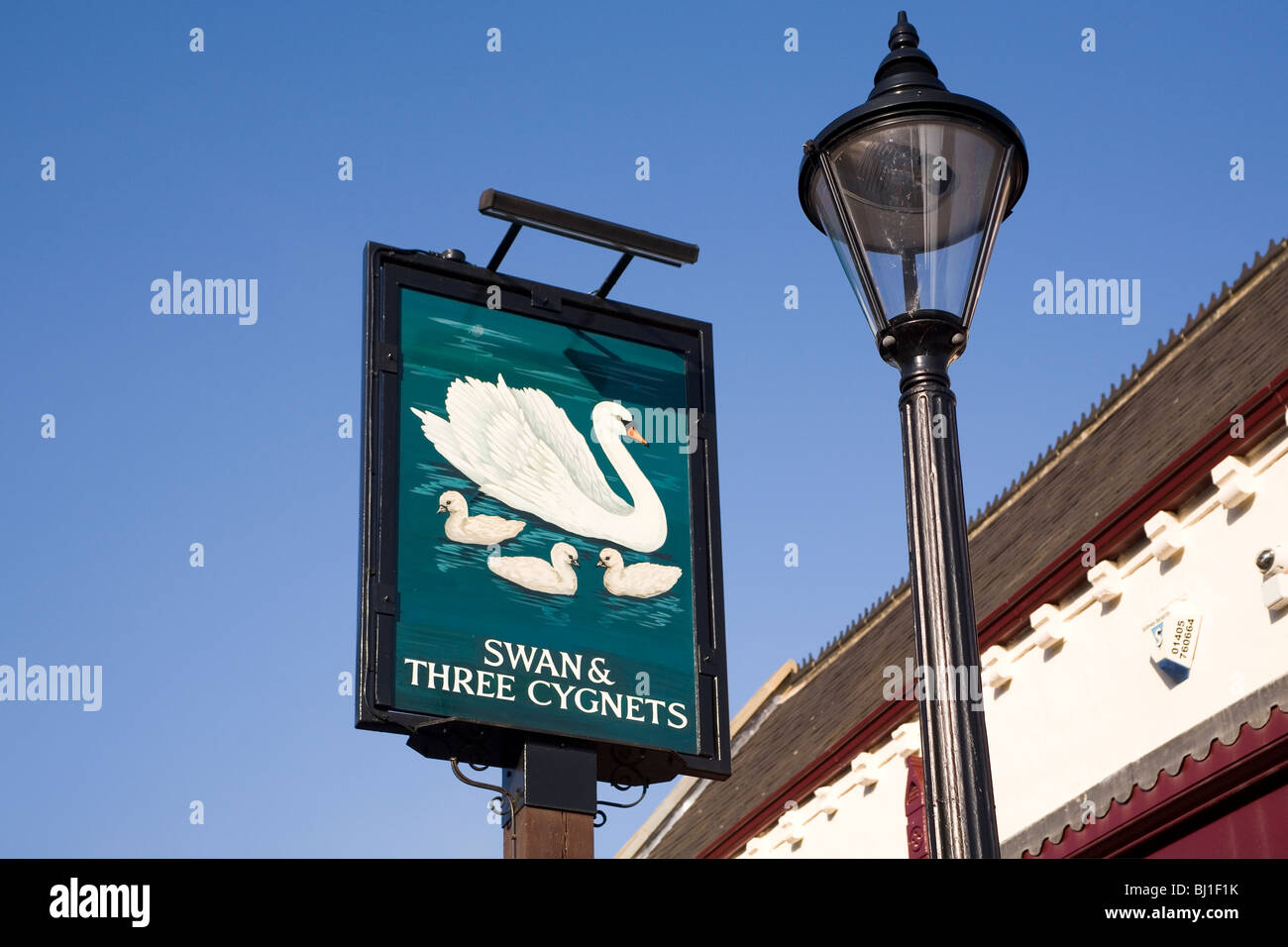 Swan and three cygnets public house hi-res stock photography and images ...