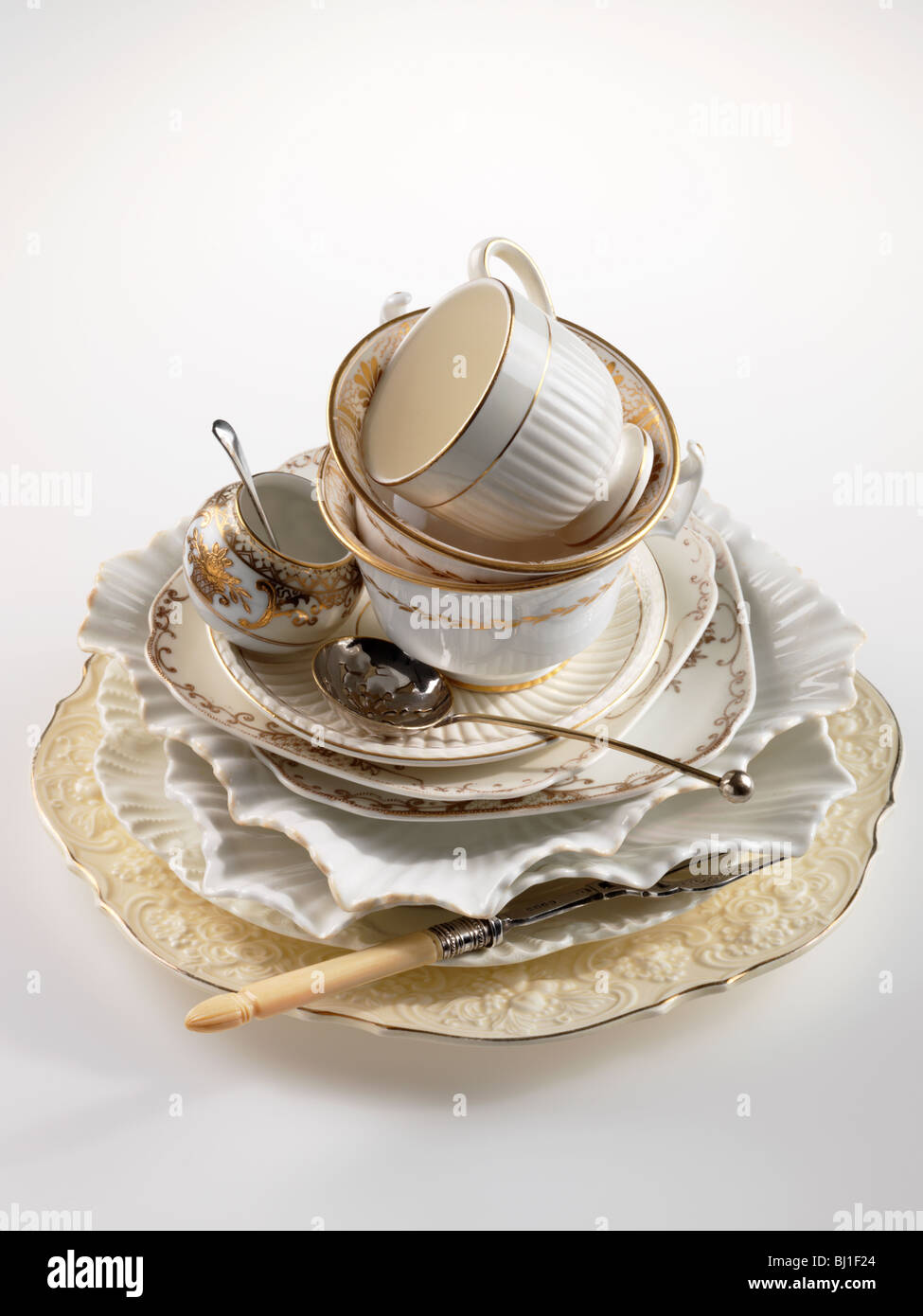 Antique china plates hi-res stock photography and images - Alamy