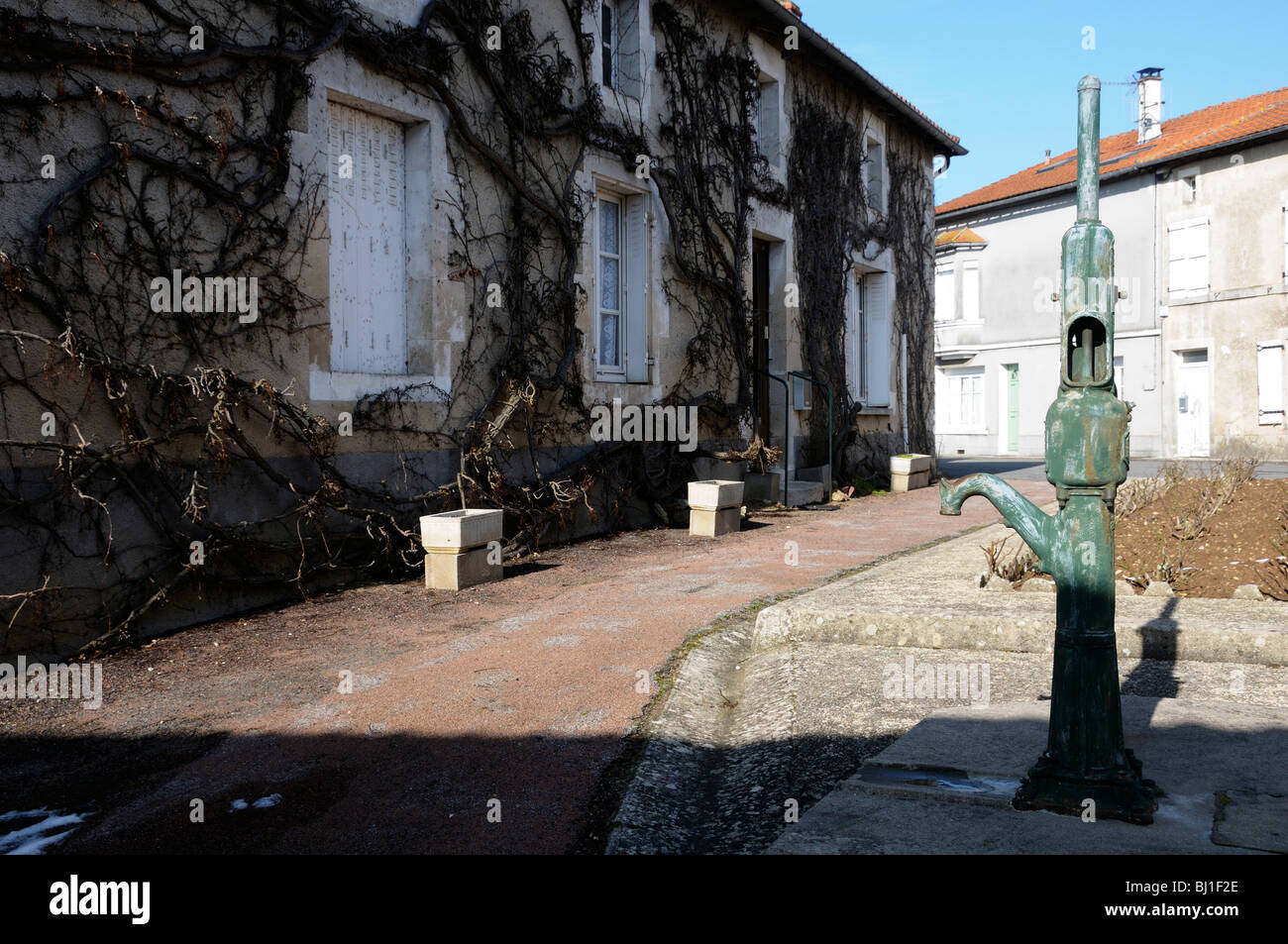 Water pump in french village hi-res stock photography and images - Alamy