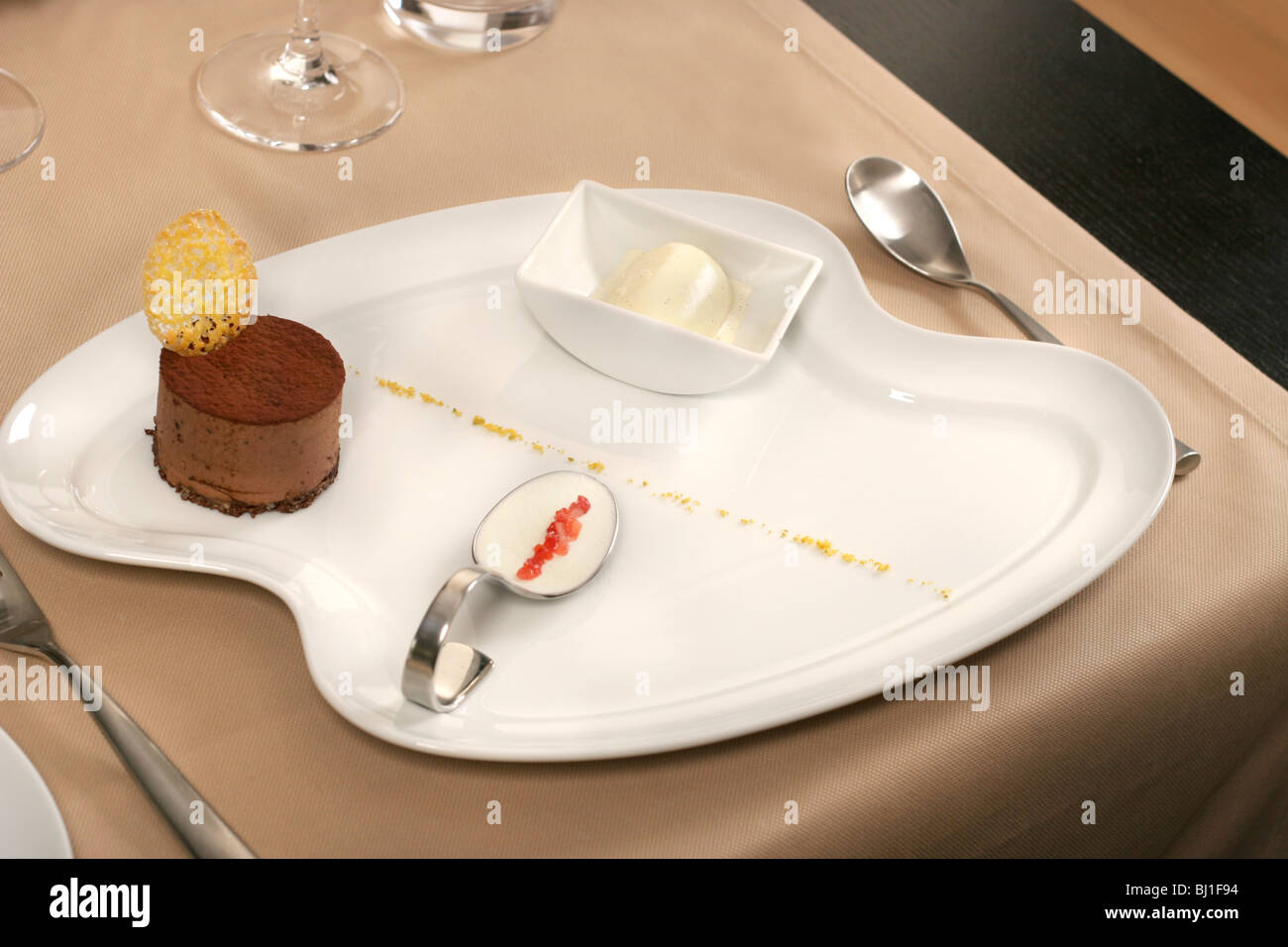 Plat and fork party hi-res stock photography and images - Alamy