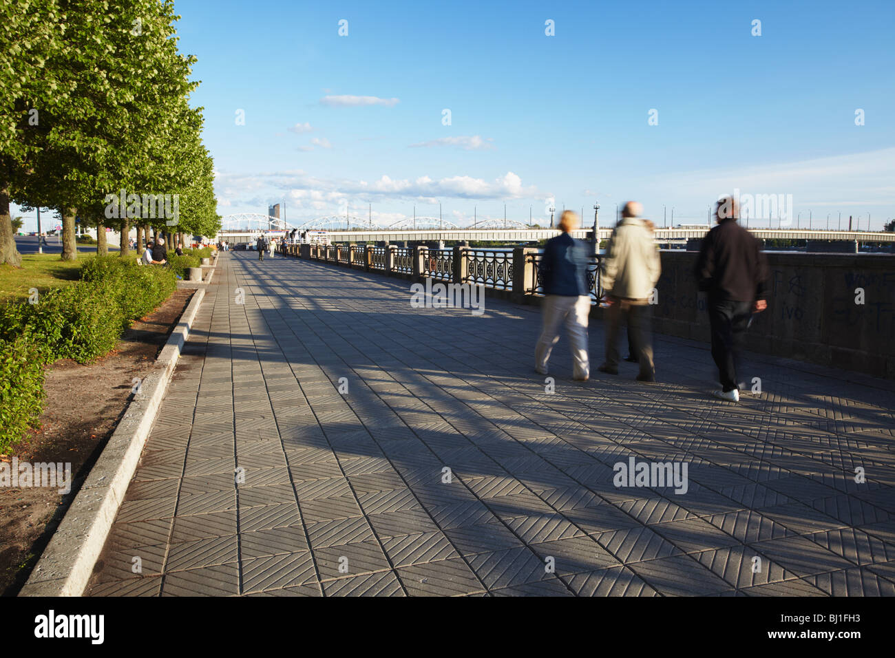 People walking promenade hi-res stock photography and images - Alamy