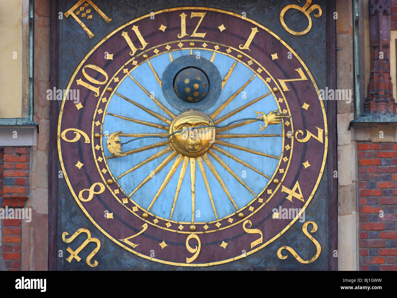 Gothic clock hi-res stock photography and images - Alamy