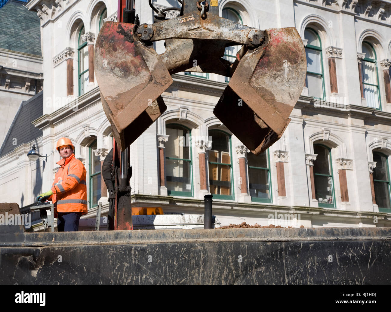 Grab lorry hi-res stock photography and images - Alamy