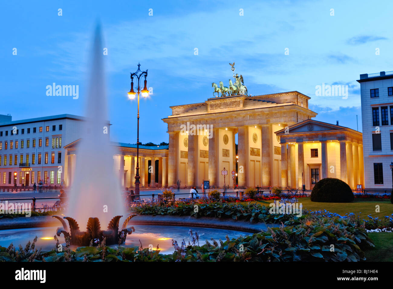 Berlin brandenburg gate festival hi-res stock photography and images ...
