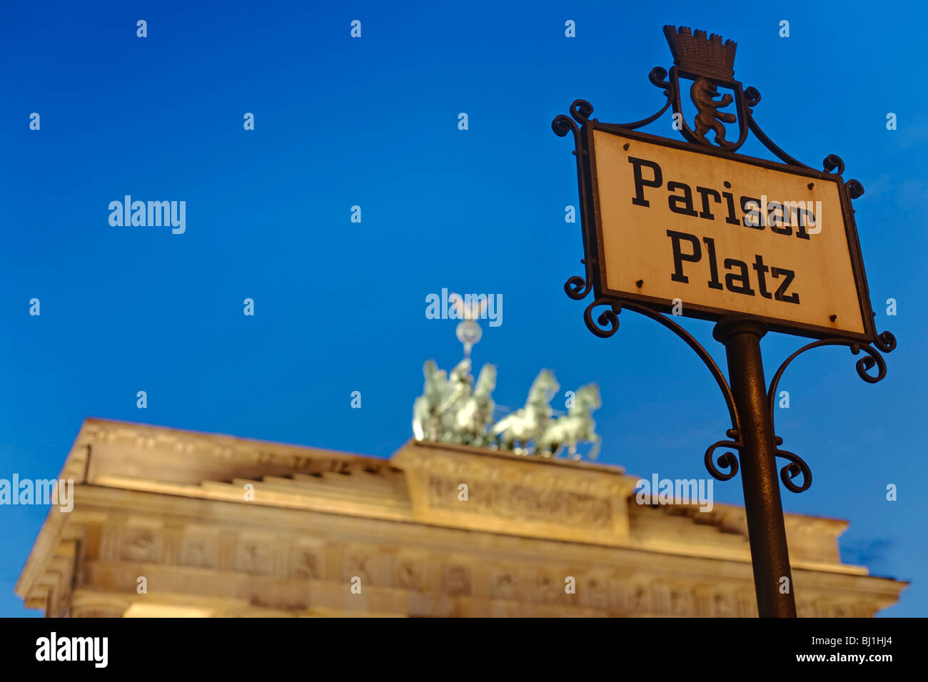Brandenburger gate sign pariser platz hi-res stock photography and ...