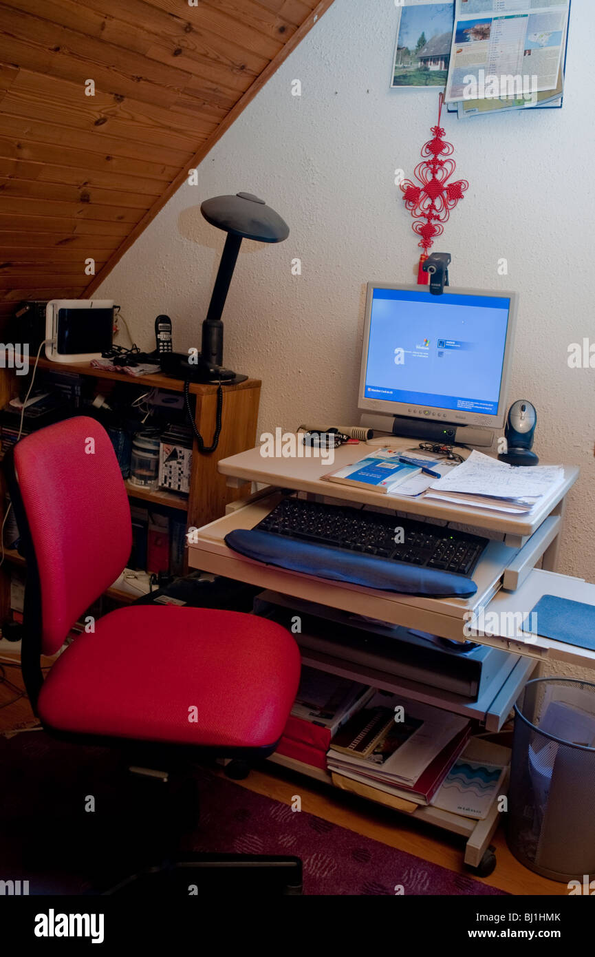 Desktop computer speakers keyboard hi-res stock photography and images ...