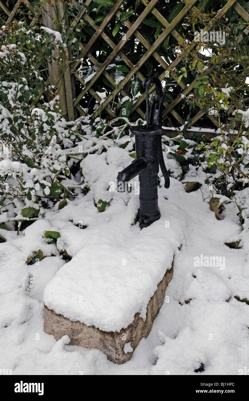 Garden trough winter hi-res stock photography and images - Alamy