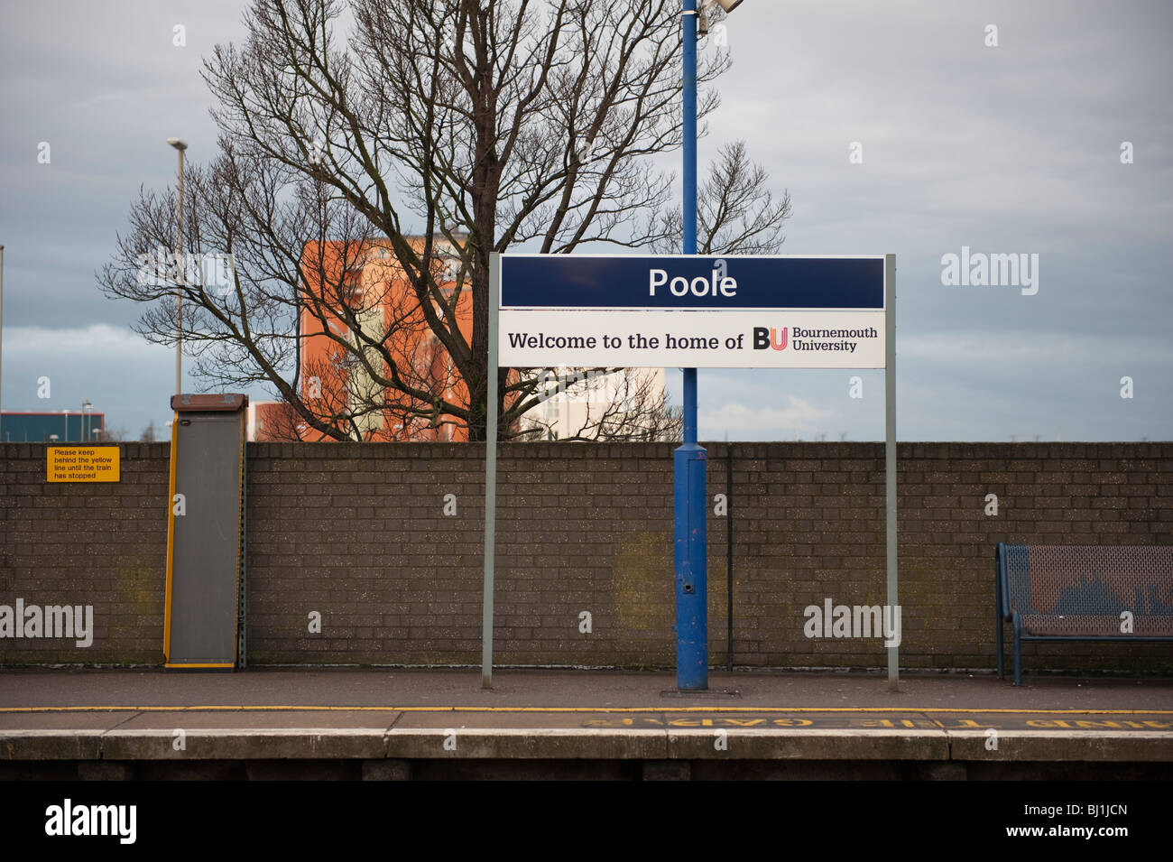 Platform sign at Poole railway station Stock Photo - Alamy
