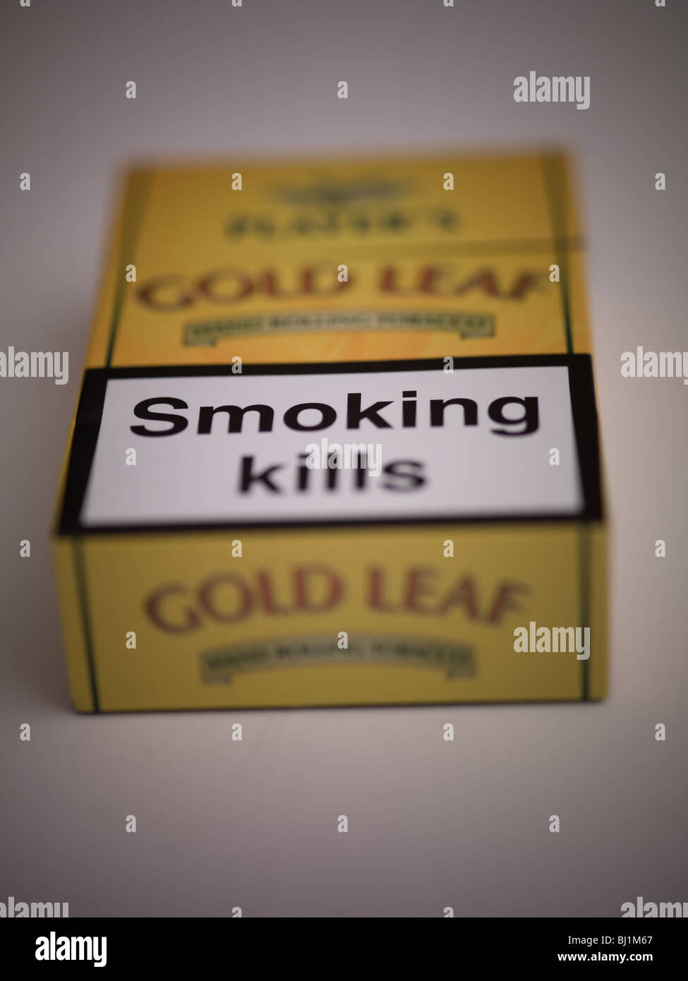 Cigarettes warning cancer hi-res stock photography and images - Alamy