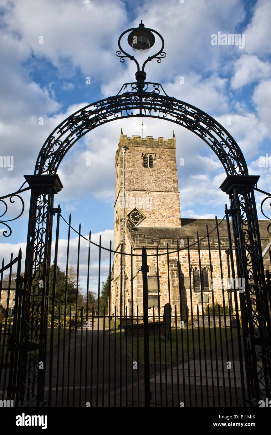 Wrought iron gates winter hi-res stock photography and images - Alamy