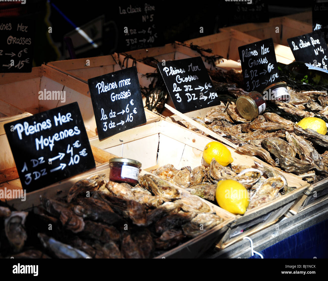 Paris seafood market hi-res stock photography and images - Alamy