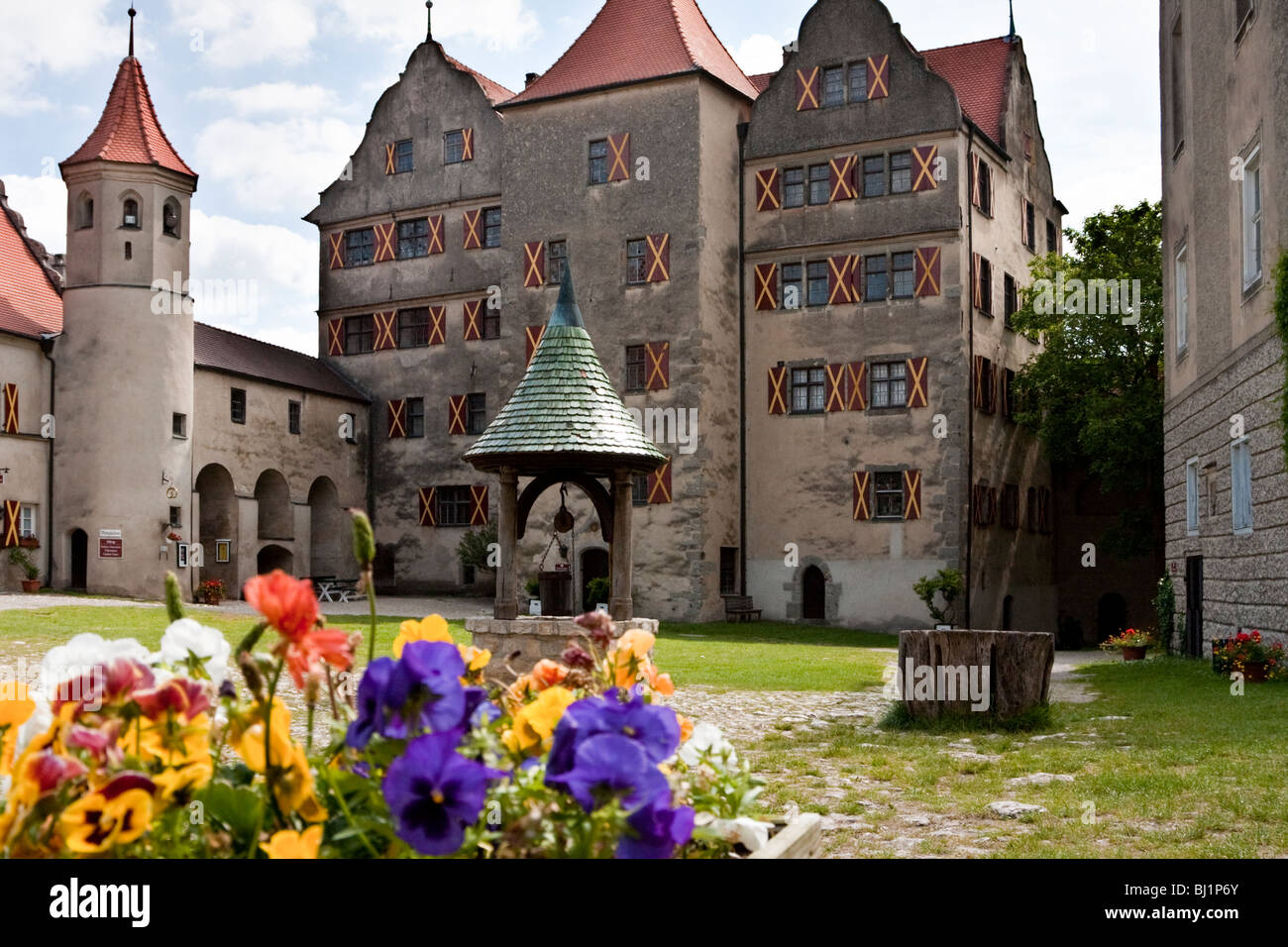 Wishing well in castle courtyard, Harburg, Wörnitz Valley, Germany ...