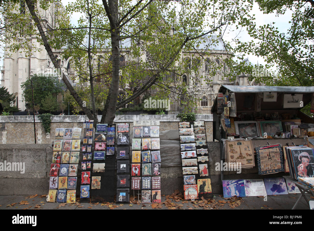 Paris, Seine, books and posters Stock Photo - Alamy