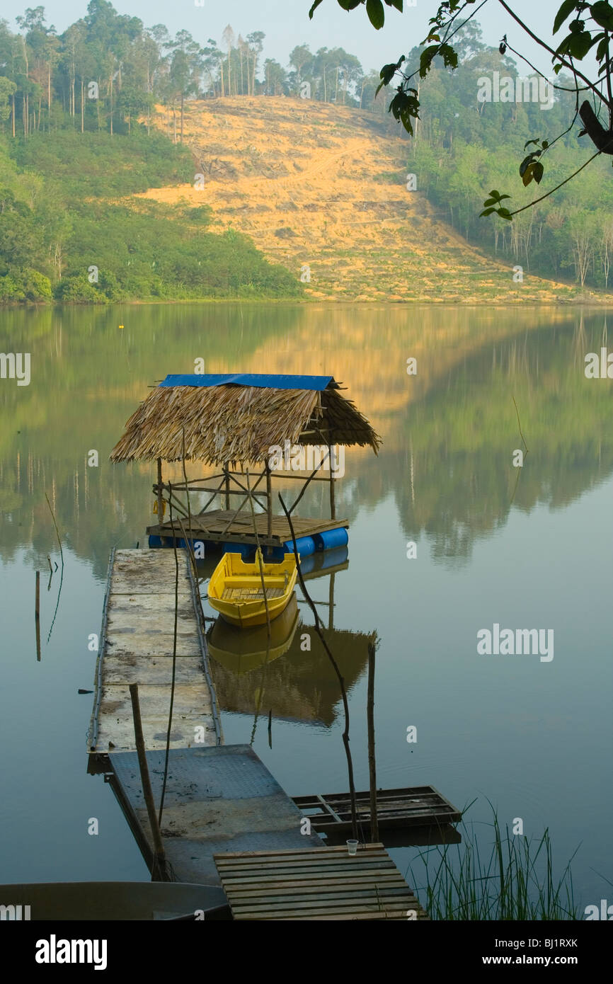 Asia boat jetty hi-res stock photography and images - Alamy
