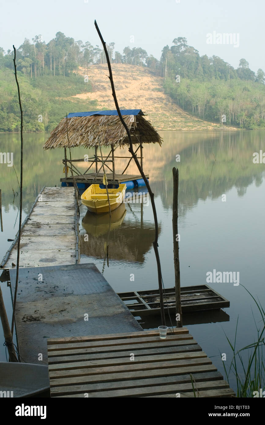 Asia boat jetty hi-res stock photography and images - Alamy