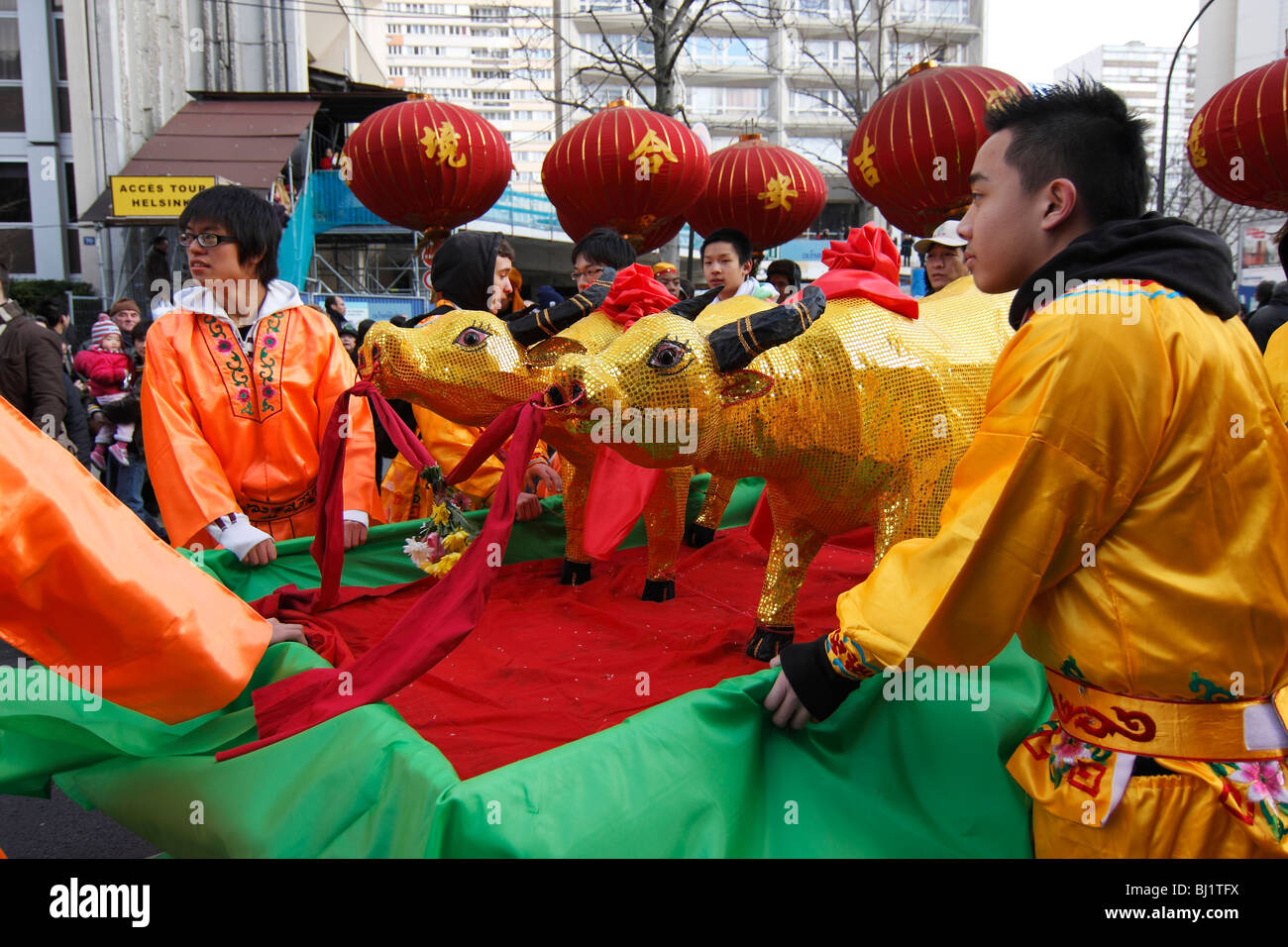 Celebration performers ox hi-res stock photography and images - Alamy