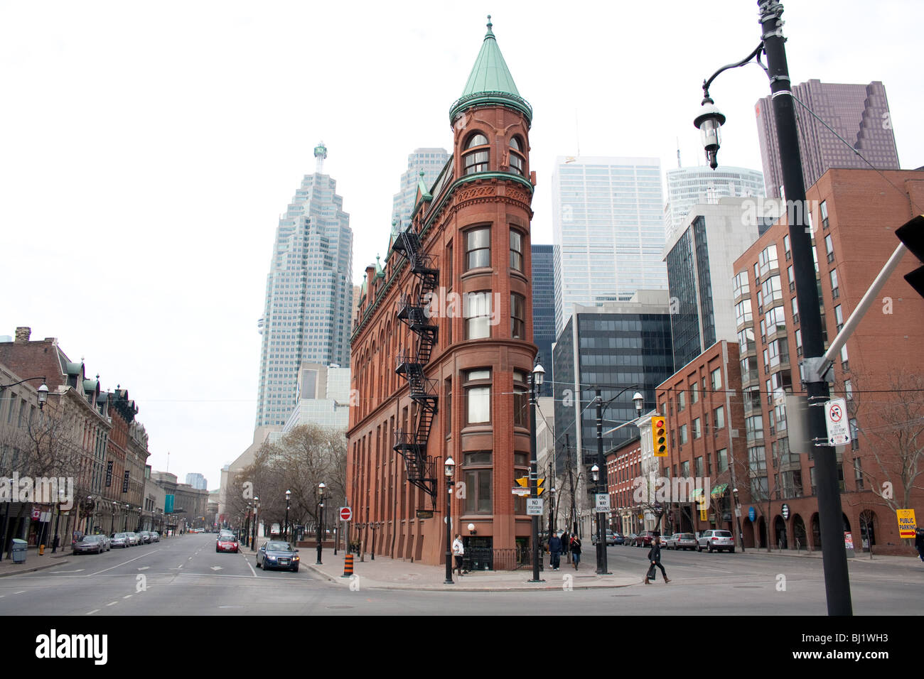 Wedge shape building hi-res stock photography and images - Alamy