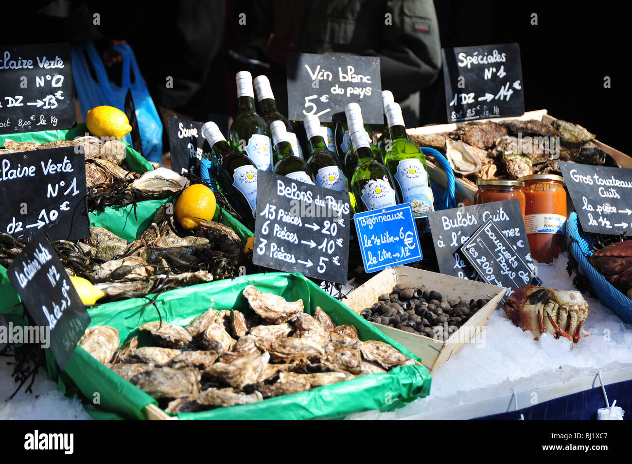 Paris seafood market hi-res stock photography and images - Alamy