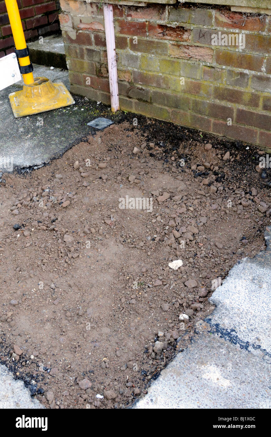 Pavement hole hi-res stock photography and images - Alamy