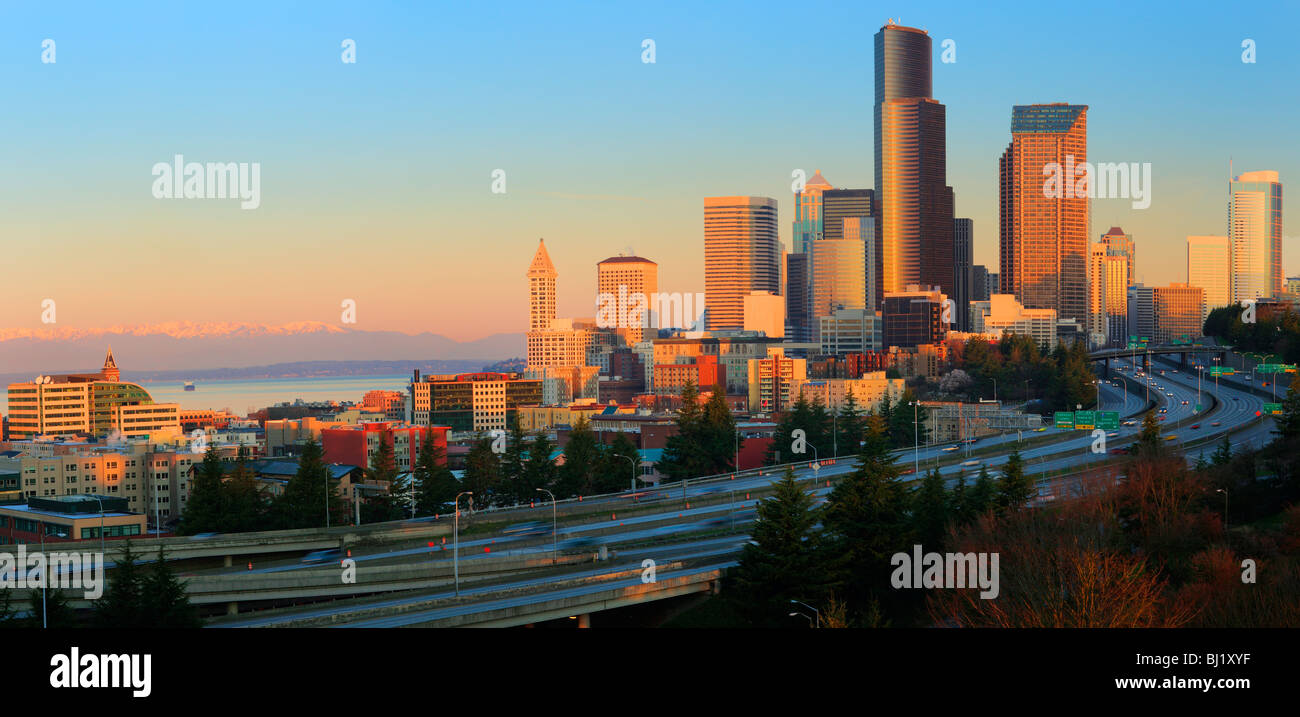 Seattle skyline at dawn on a winter day in February Stock Photo - Alamy